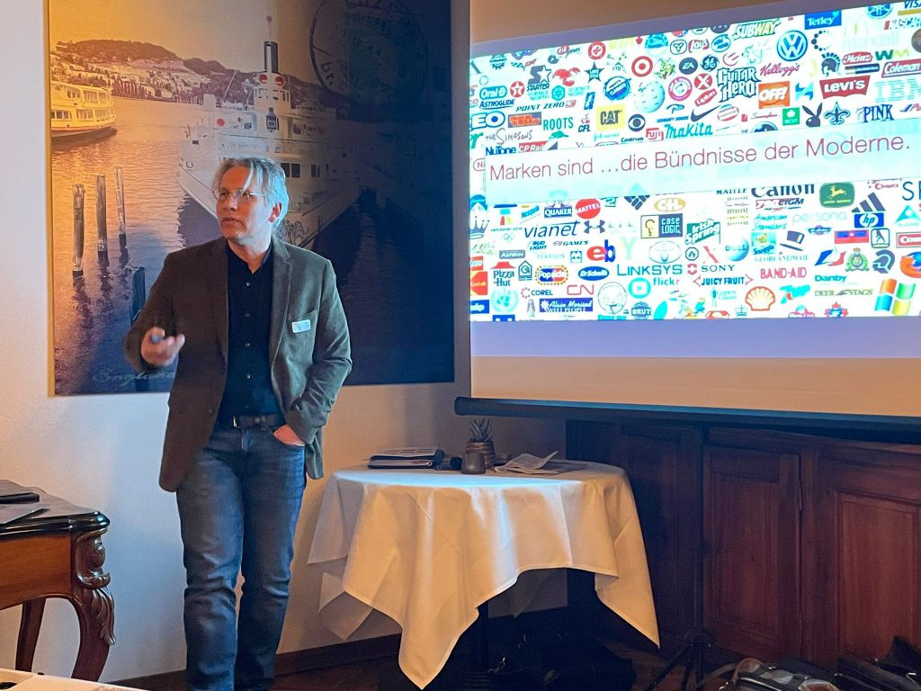 Penny und "Der Riss" in der postmodernen Markenführung · MARKENRADAR